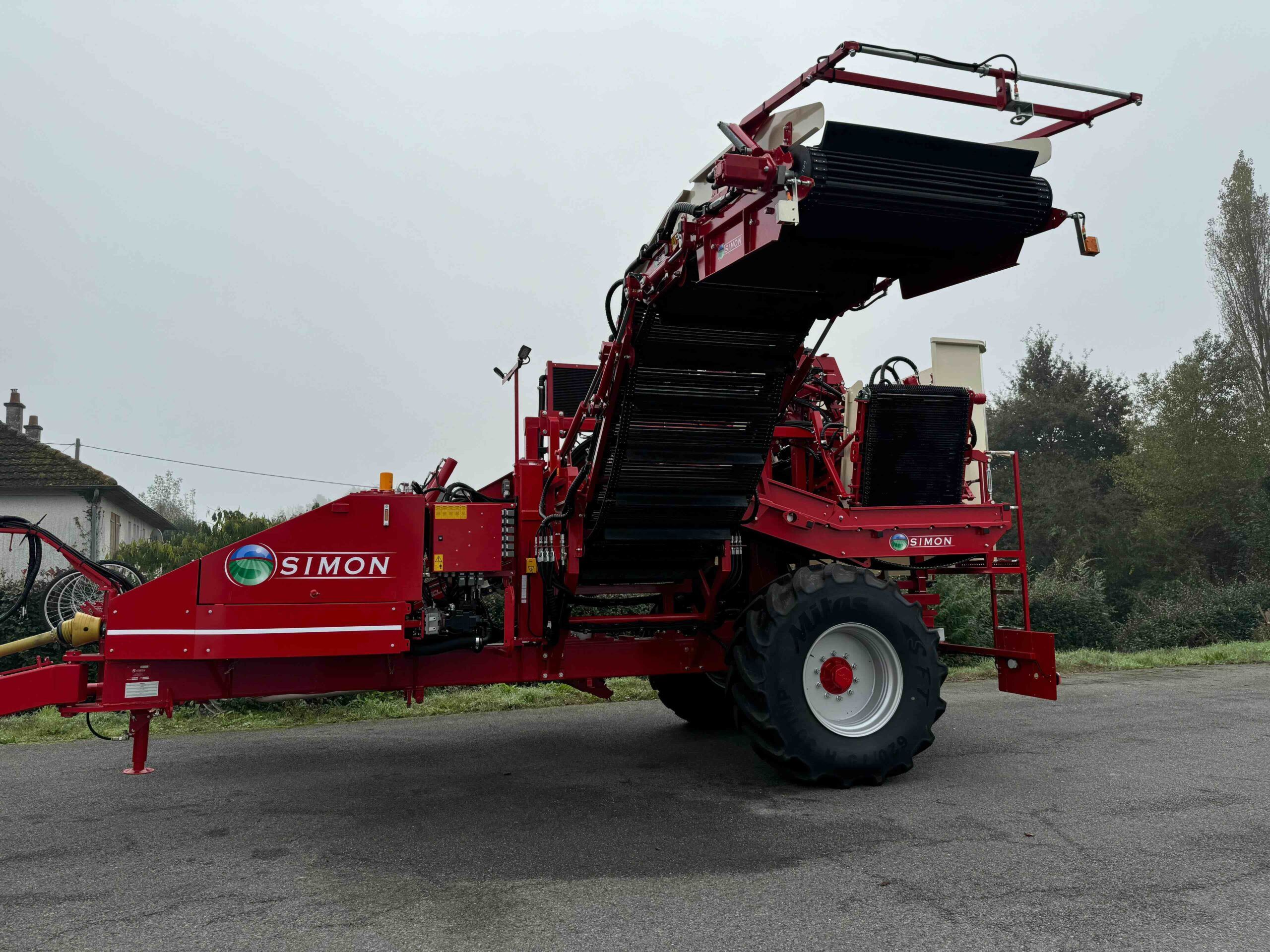R3CMR : L'Arracheuse 3 Rangs SIMON pour Carottes et Panais - Machines Simon