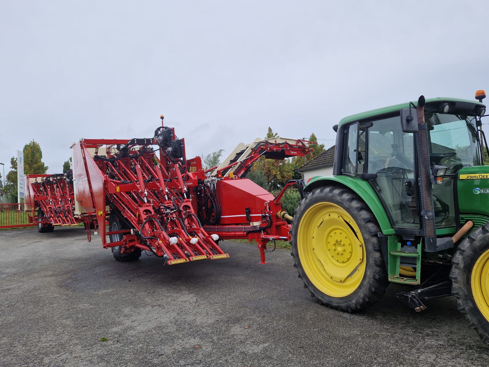 R3CMR : L'Arracheuse 3 Rangs SIMON pour Carottes et Panais - Machines Simon