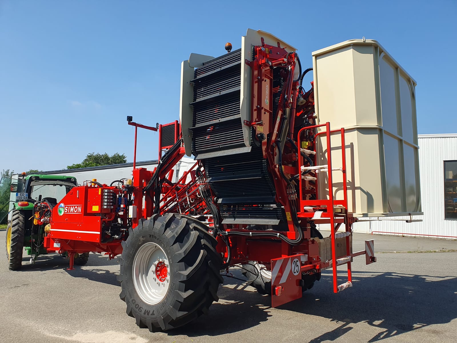 R3CMR : L'Arracheuse 3 Rangs SIMON pour Carottes et Panais - Machines Simon